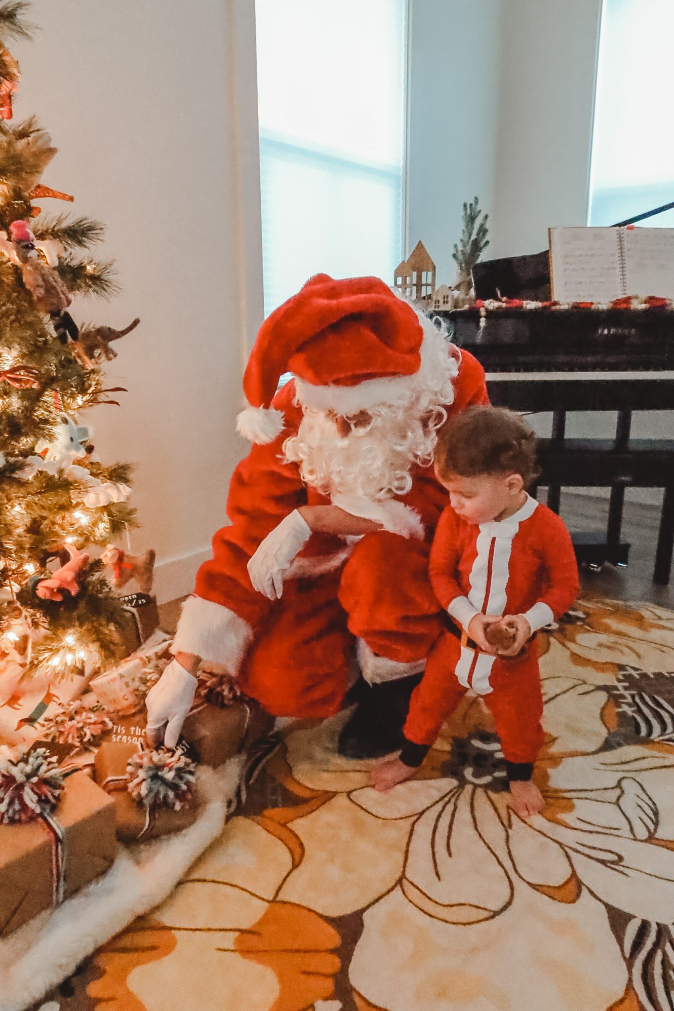 Creative Ways To Get A Picture With Santa For 2020 - Kelsey Bang